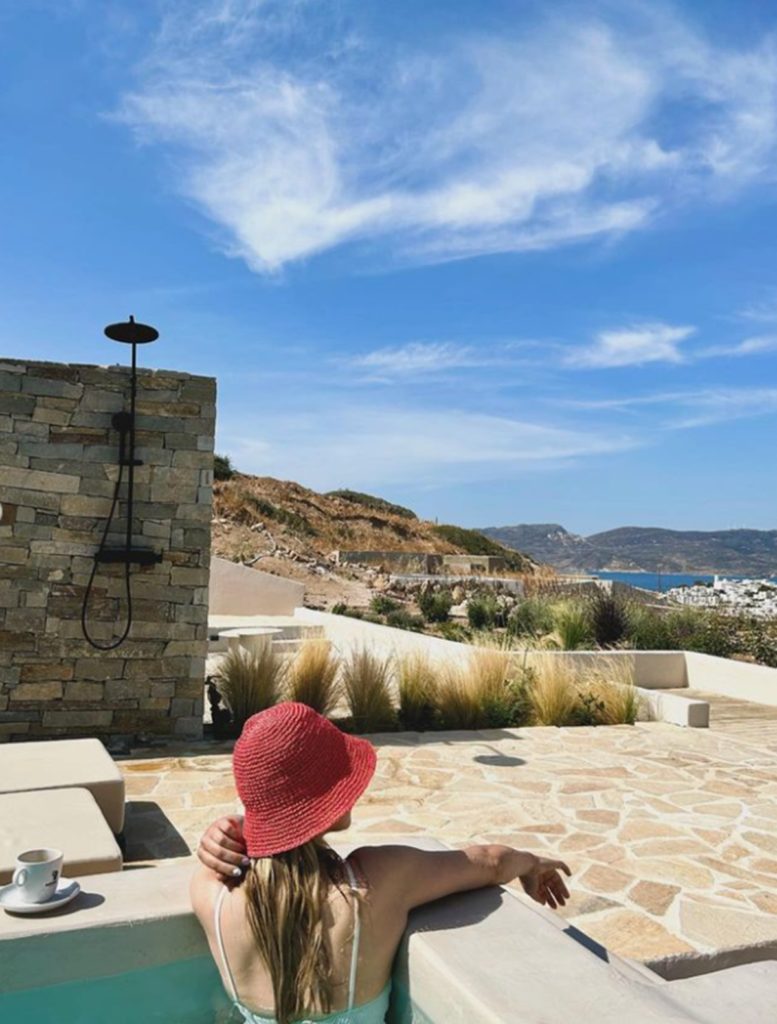 Magalie Lépine-Blondeau pose en maillot en plein voyage et les ...