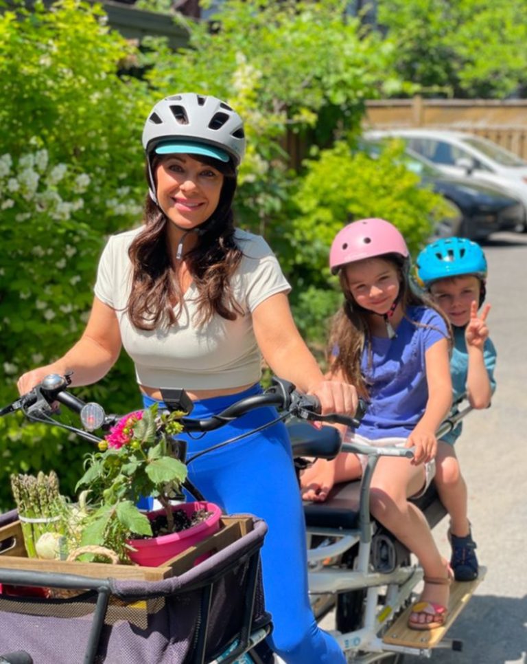 Marie-Claude Savard partage de rares photos avec ses 2 enfants et ils ...