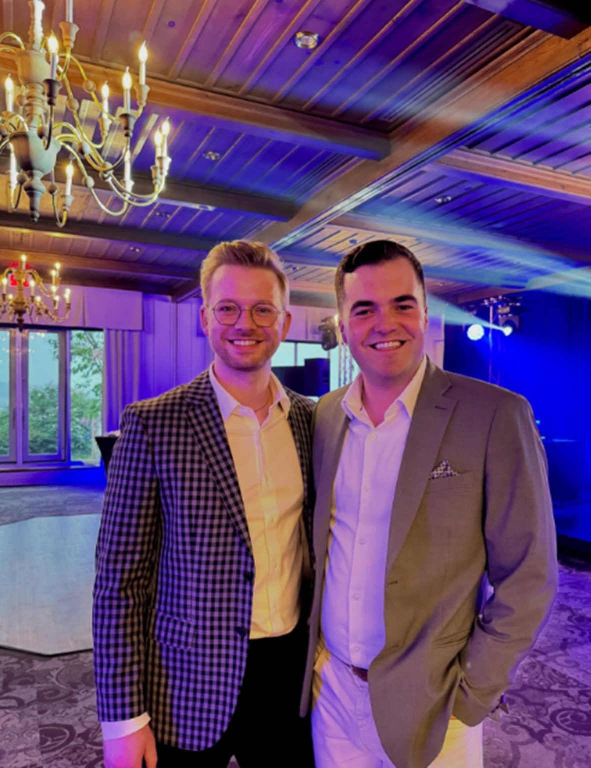 Simon Philibert de TVA partage des photos de ses vacances avec son chum ...