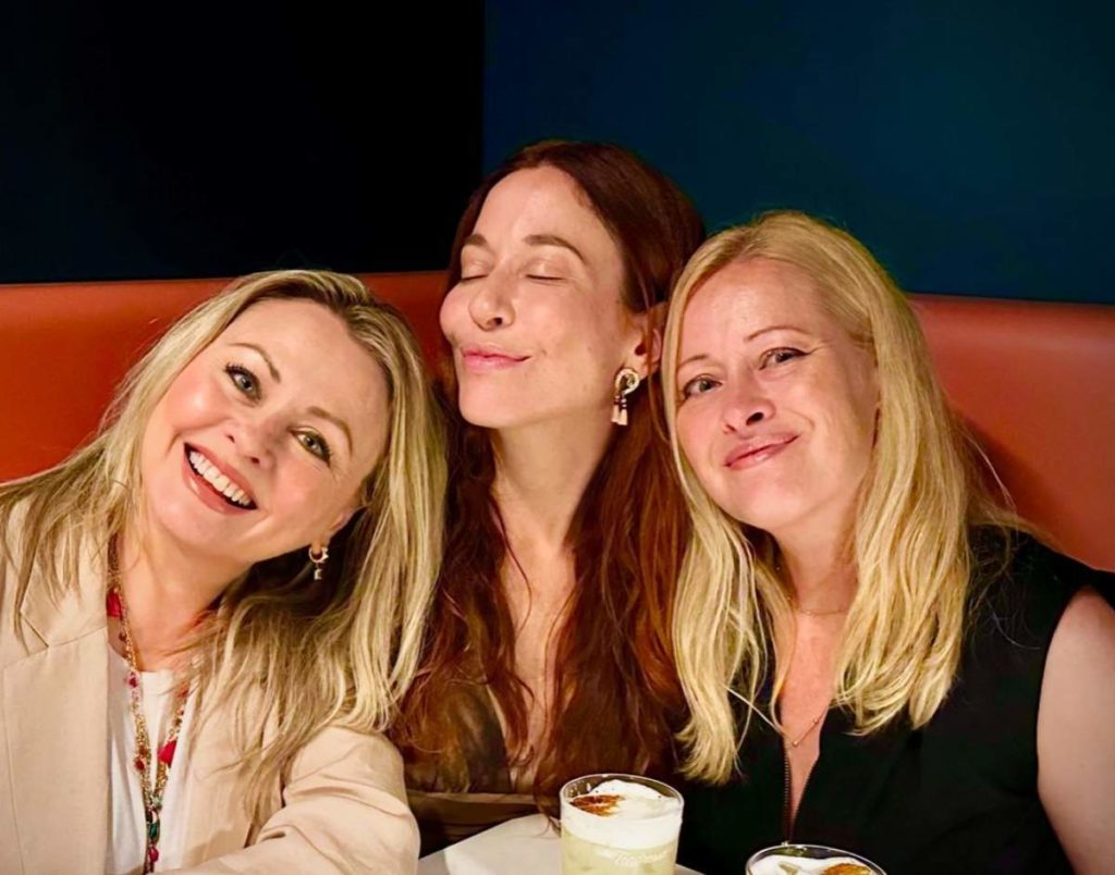 Mitsou Gélinas sort et partage un beau moment avec ses soeurs - Vedette ...