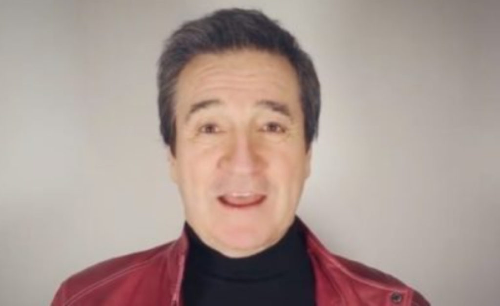 René Simard sort et fait une précision sur ses petits-enfants - Vedette ... René Simard sort et fait une précision sur ses petits-enfants - Vedette ...