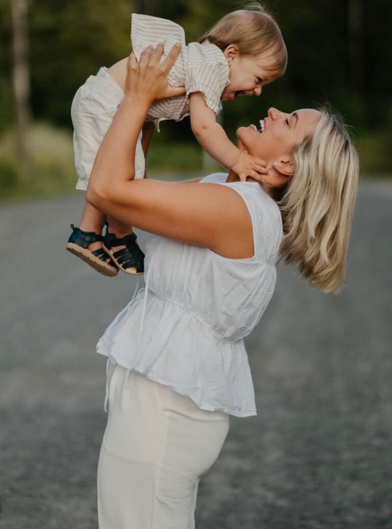 Ludovick Bourgeois partage une rare photo de sa blonde et sa fille et ...
