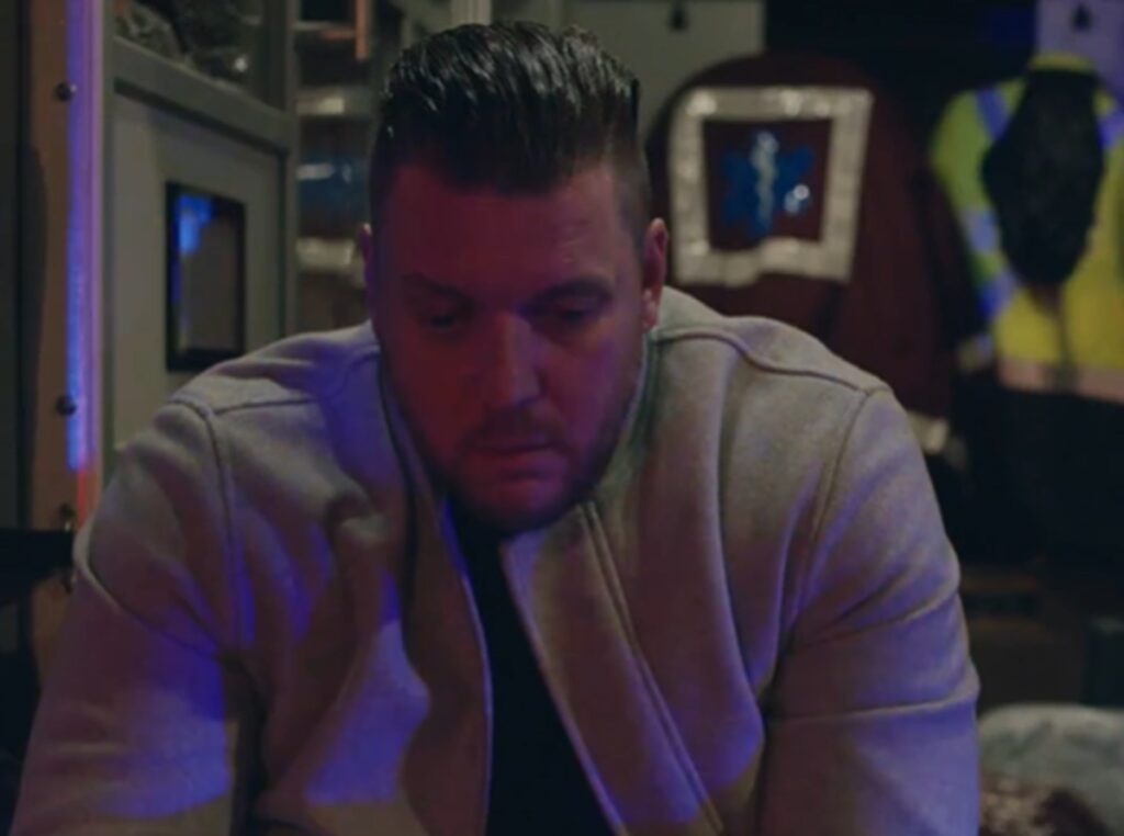 Mathieu Baron craque en direct à la télévision durant une entrevue ...