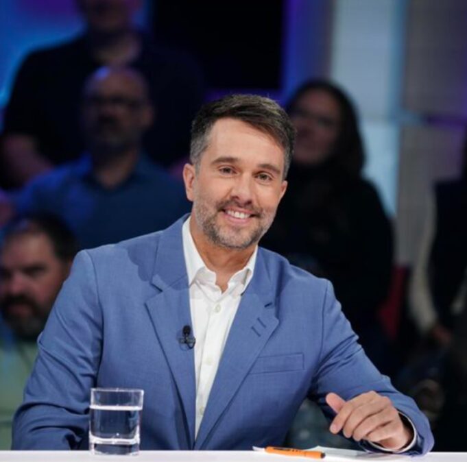 Alexandre Barrette annonce son arrivée à l'animation d'une émission de ...