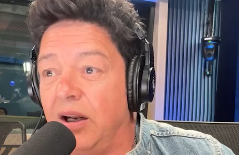 Éric Lapointe se fait couper souvent par une animatrice et des fans ...