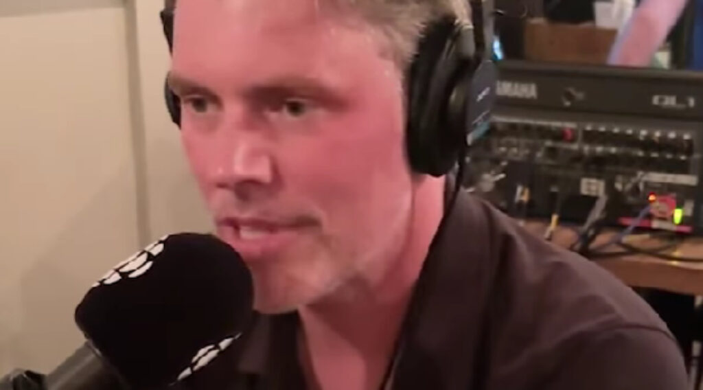 Jean-François Breau se fait questionner sur sa blonde en entrevue et ça ...