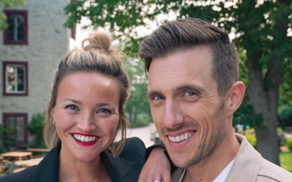 Juste avant Noël, Julie Ringuette partage des photos de couple avec son chum - Vedette Québec