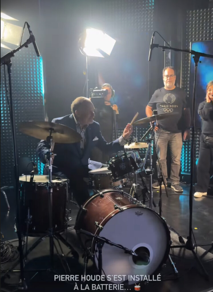 Pierre Houde dévoile son grand talent inusité à En Direct de l'Univers ...