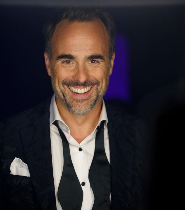 Sébastien Benoît dévoile son look pour la première de Chanteurs Masqués ...