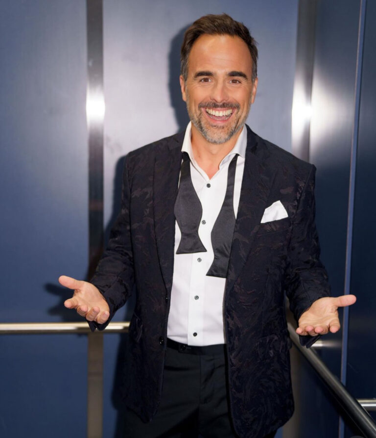 Sébastien Benoît dévoile son look pour la première de Chanteurs Masqués ...