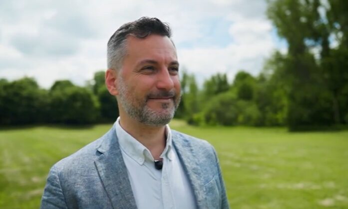 Un nouveau candidat fait son entrée à Ma mère, ton père et les ...