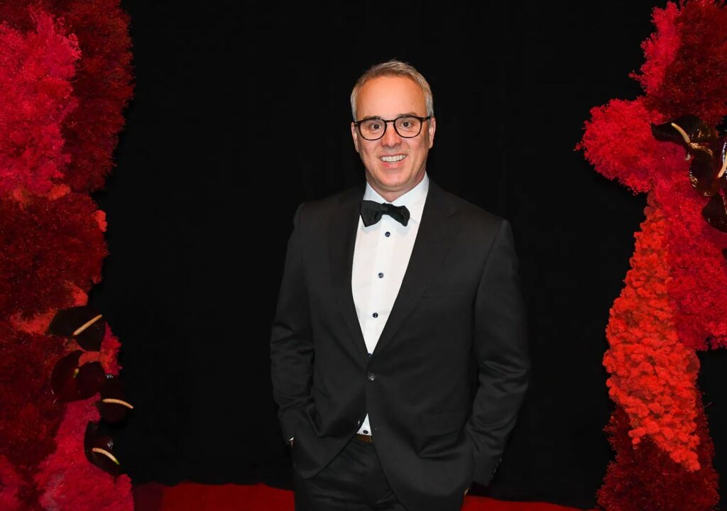 Découvrez toutes les photos du tapis rouge du Bal du MBAB 2024 ...
