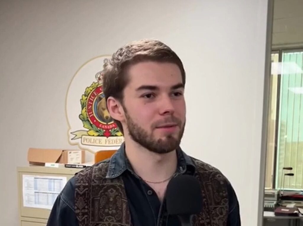 Thomas Delorme explique comment ça se passe en tournage avec sa mère ...