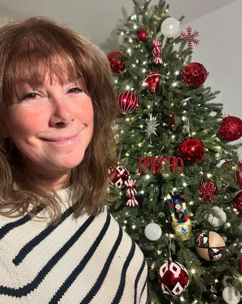 En deuil, Chantal Lacroix fait son sapin de Noël - Vedette Québec