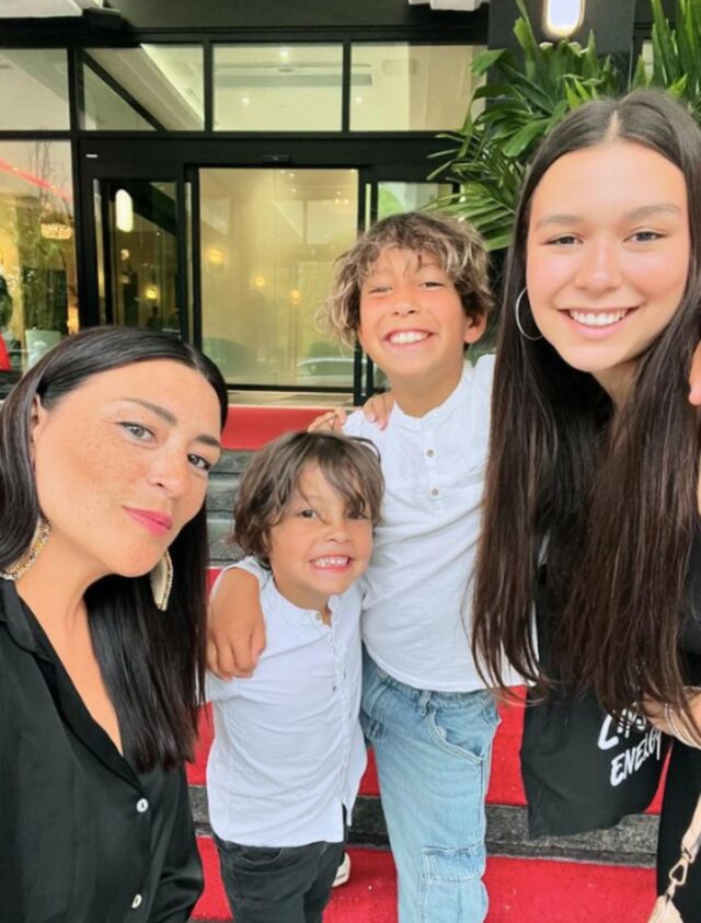 Découvrez qui est le conjoint connu de la chanteuse Elisapie à En direct de l’univers - Vedette ...