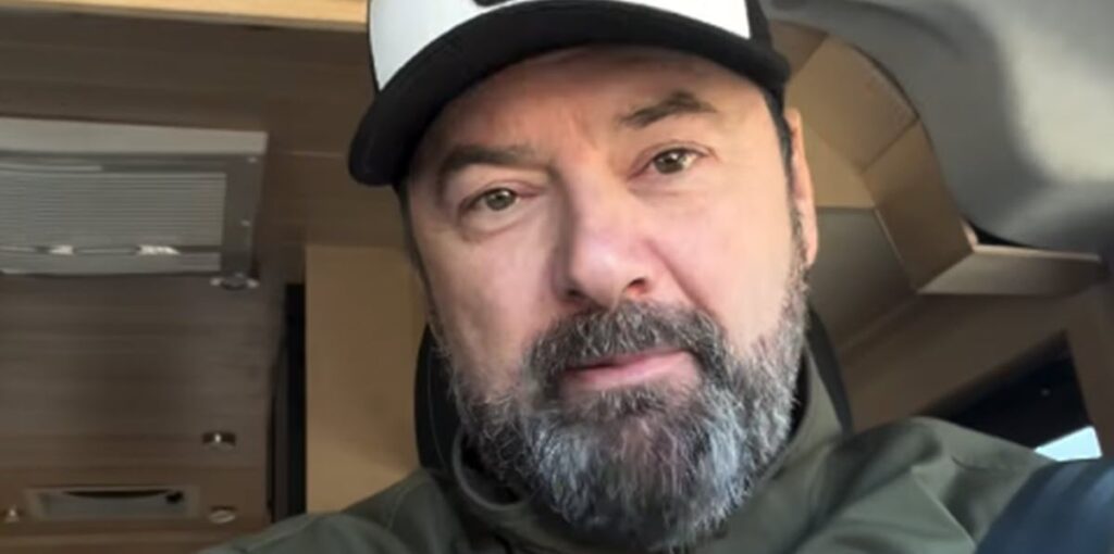 Le comédien Jeff Boudreault a une nouvelle blonde et elle est connue ...