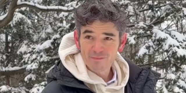 La blonde de Sébastien Delorme filme son amoureux pendant la pause de ...