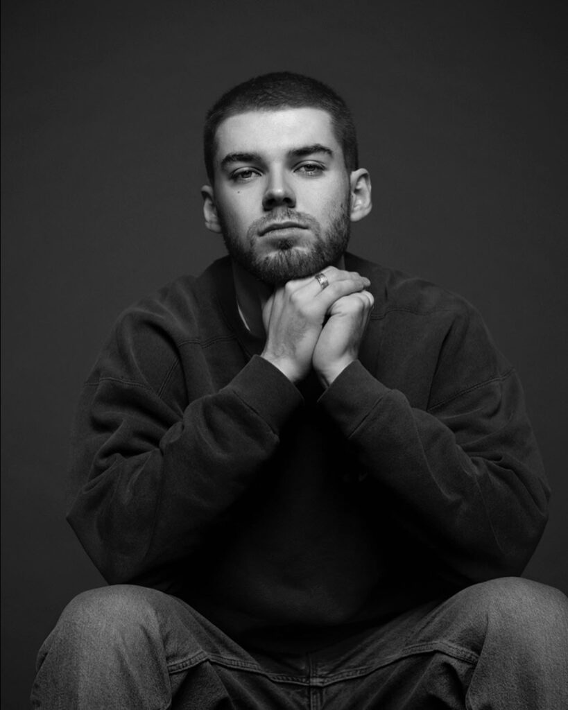 Julie Perreault prend des photos de son fils Thomas en 2024 et il a ...