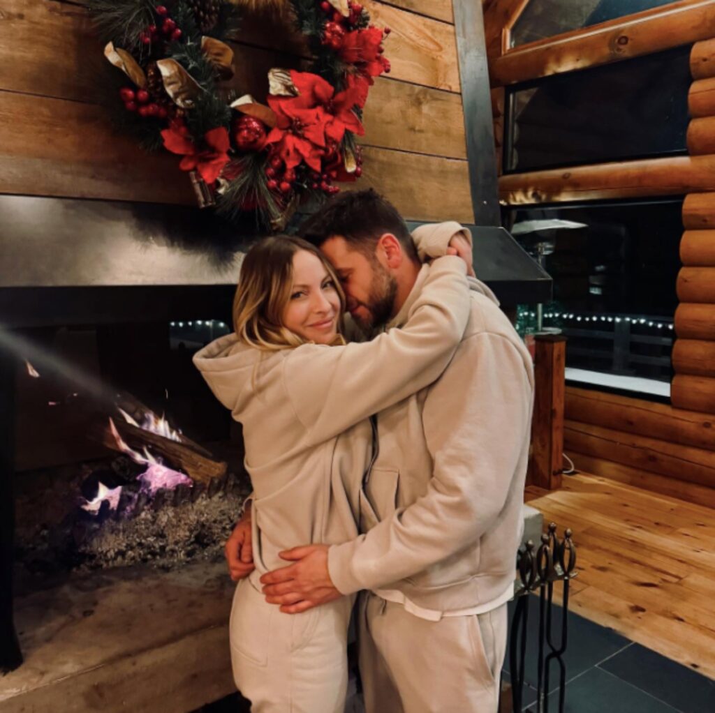 Marie-Mai publie une photo avec son chum pour le Nouvel An - Vedette Québec