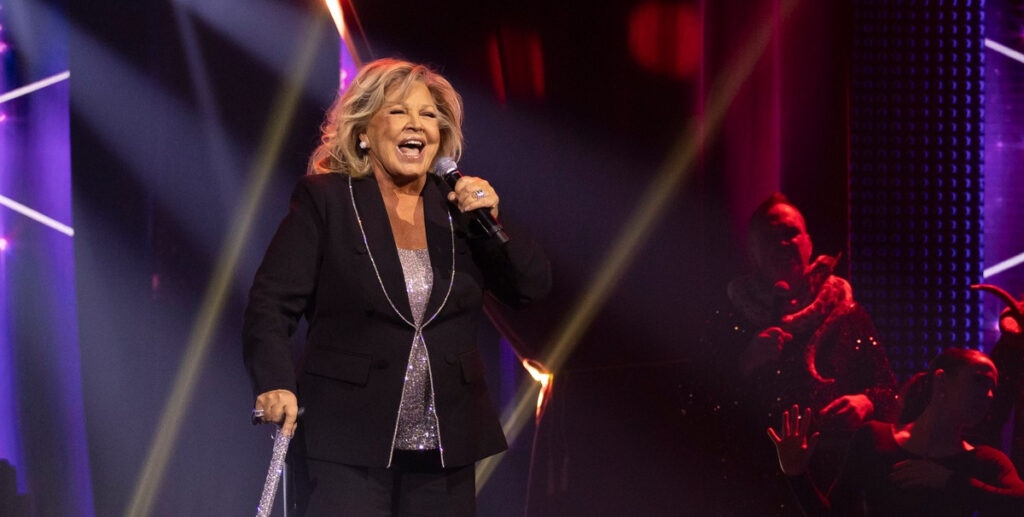 Michèle Richard fait réagir sur le tapis rouge du spectacle OVO du Cirque du Soleil - Vedette Québec