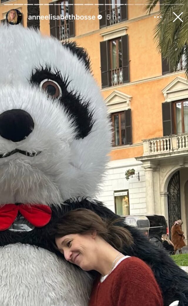 En voyage, Anne-Élisabeth Bossé change de tête - Vedette Québec