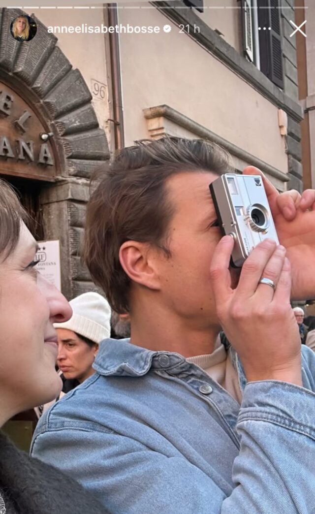 En voyage, Anne-Élisabeth Bossé change de tête - Vedette Québec