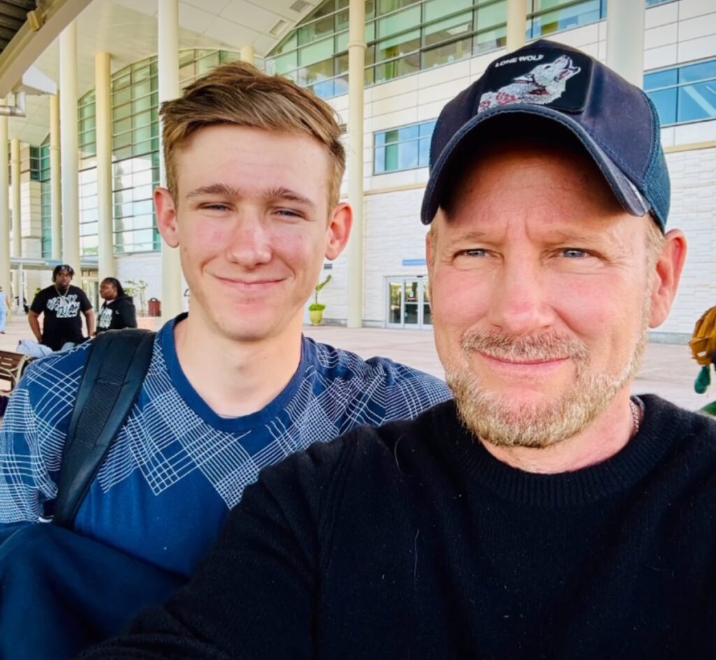 Corey Hart et Julie Masse publient une photo de leur fils en 2025 et il ...