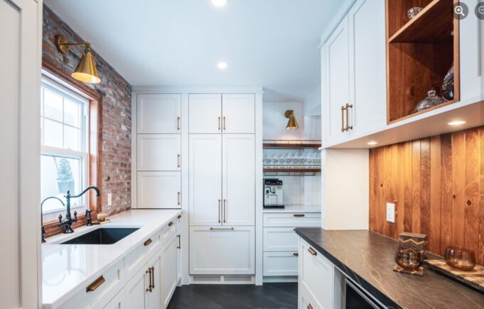 Découvrez la maison fraîchement rénovée d'Émily Bégin et Guillaume ...