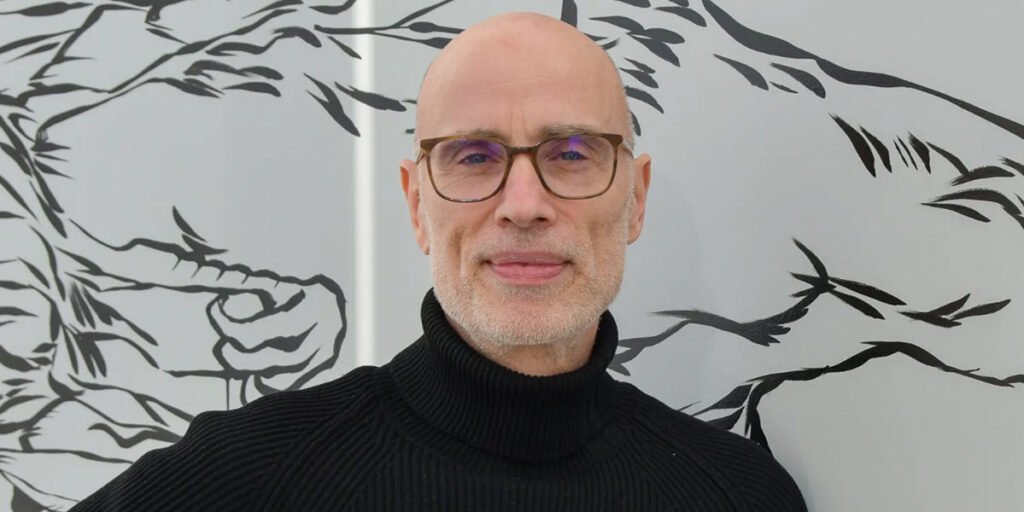 Le comédien James Hyndman de la série L’Appel sort et annonce sa ...