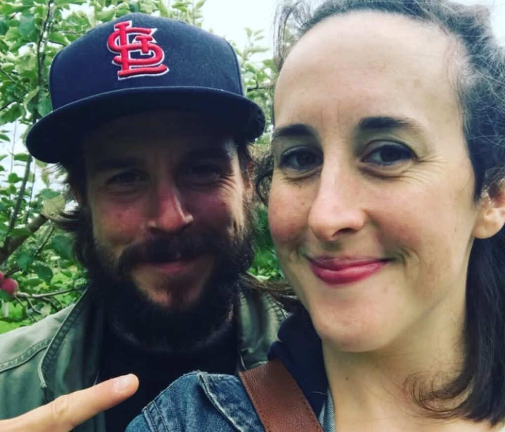 Un acteur d’Indéfendable vient de se marier avec sa blonde connue et ...