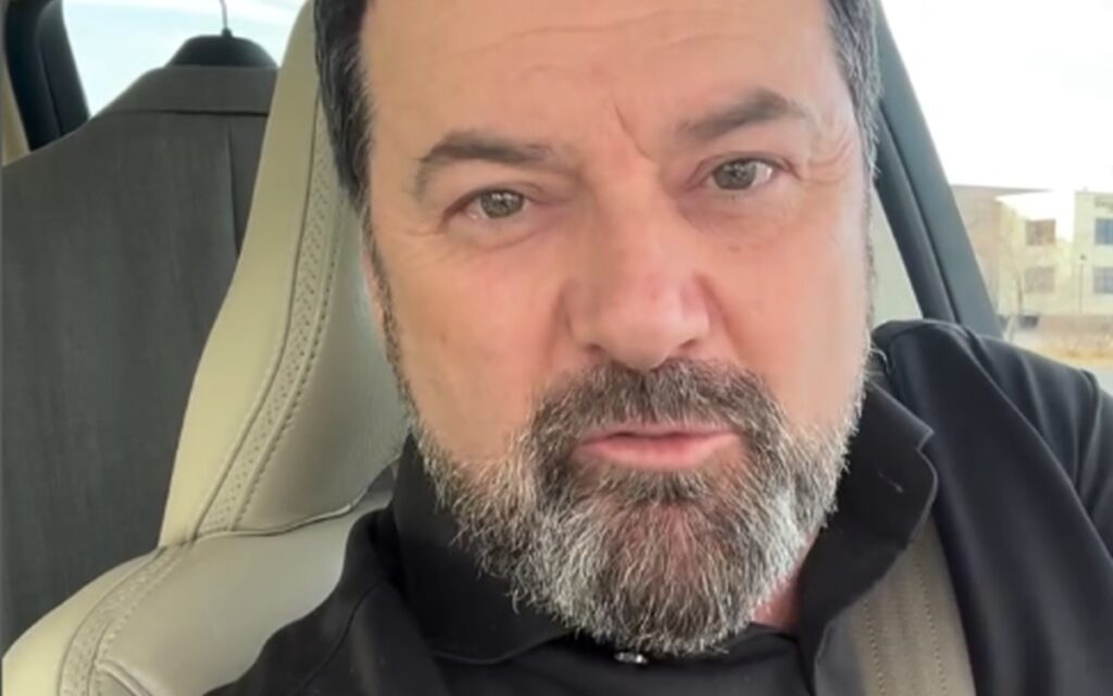 Après son élimination à Sortez-moi d'ici, Jeff Boudreault fait une mise ...