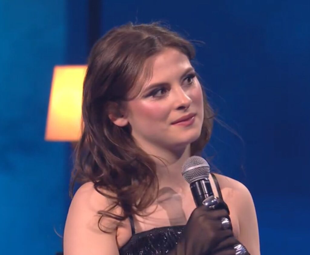 Mia fait une précision après sa victoire à Star Académie - Vedette Québec