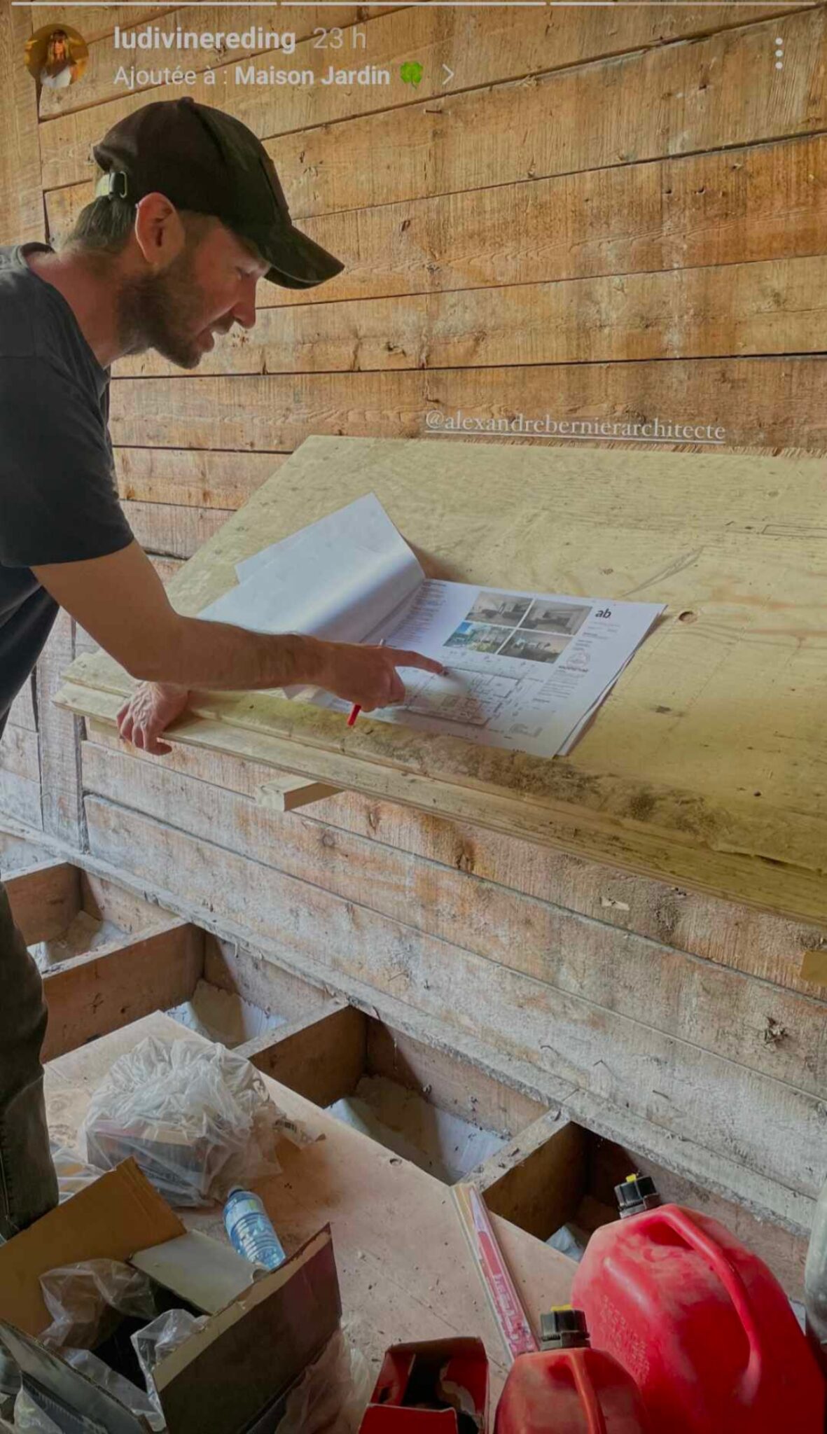 Ludivine Reding de STAT fait le party dans le Sud en robe et c'est ...