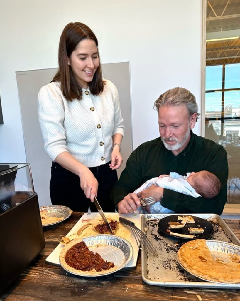 Ricardo partage une première photo avec son petit-fils âgé de quelques ...