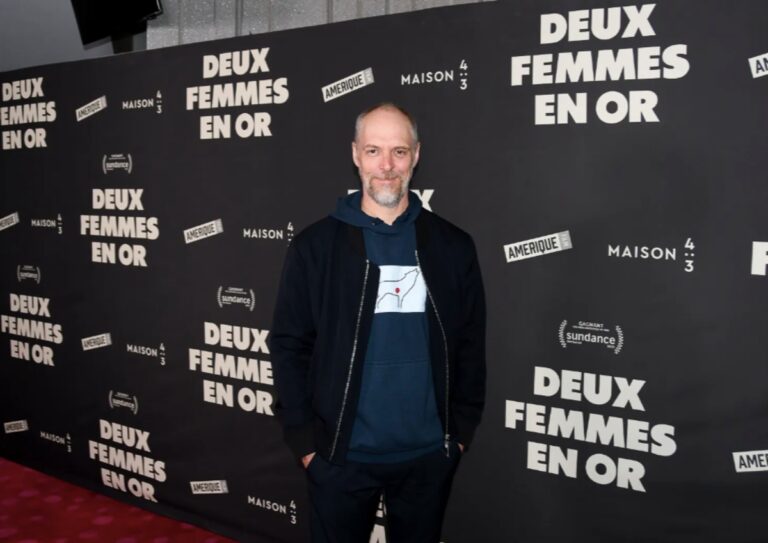 Découvrez toutes les photos du tapis rouge du film Deux femmes en or ...