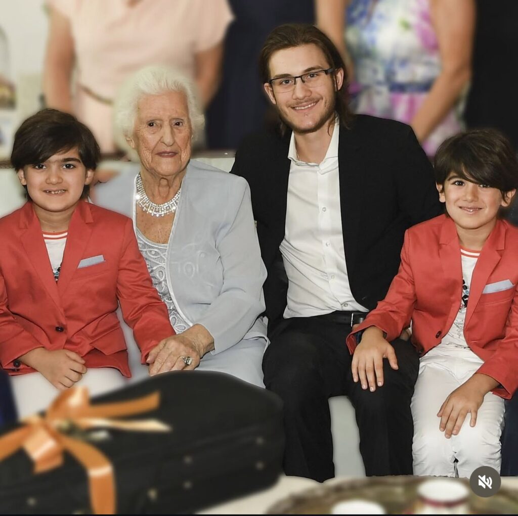 Céline Dion publie une rare photo avec ses 3 fils en 2025 pour une ...