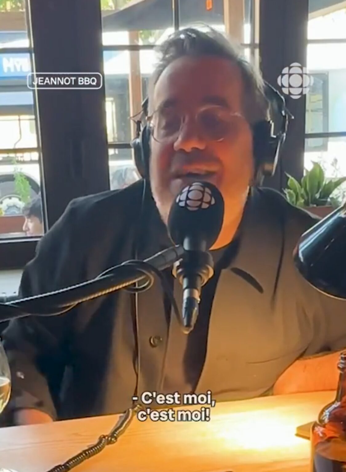 Jean-Sébastien Girard se fait surprendre pour sa fête de 50 ans et sa réaction est quelque chose ...