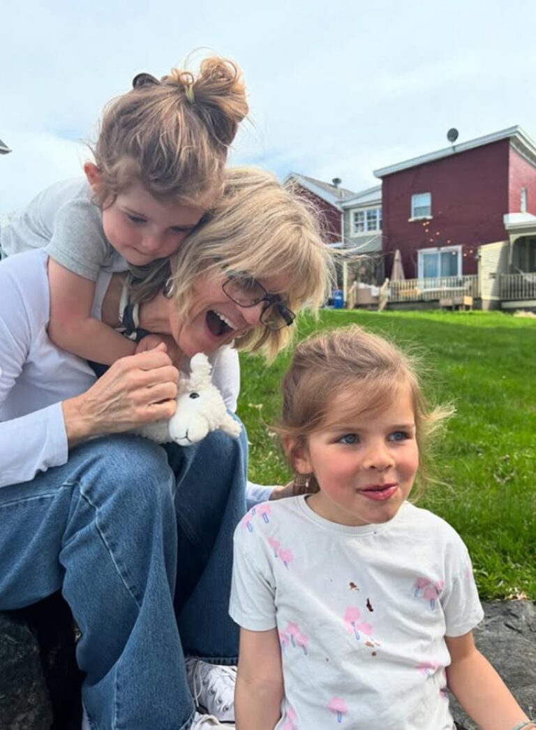 Josée Deschênes de La petite vie partage une photo avec sa petite-fille ...
