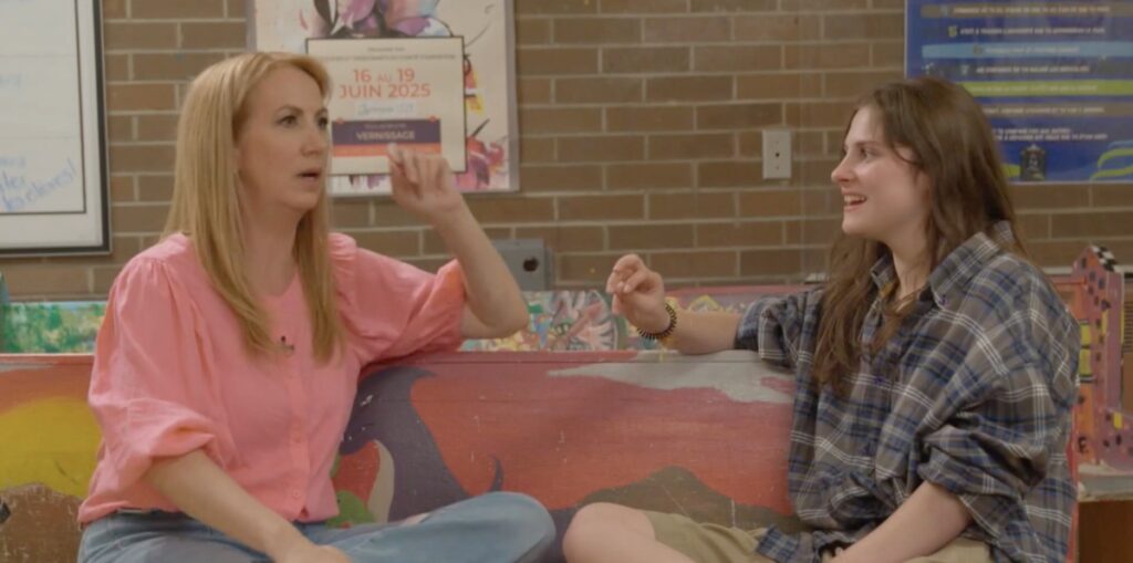 Mélanie Maynard surprend Mia Tinayre en lui faisant tout un cadeau à ...