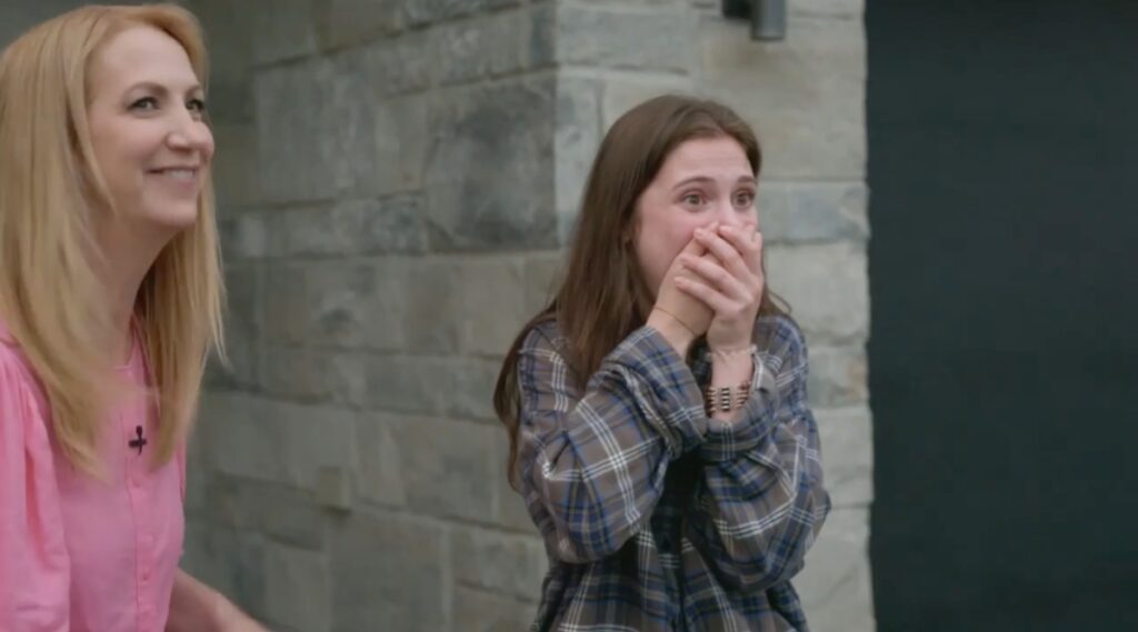 Mélanie Maynard surprend Mia Tinayre en lui faisant tout un cadeau à ...