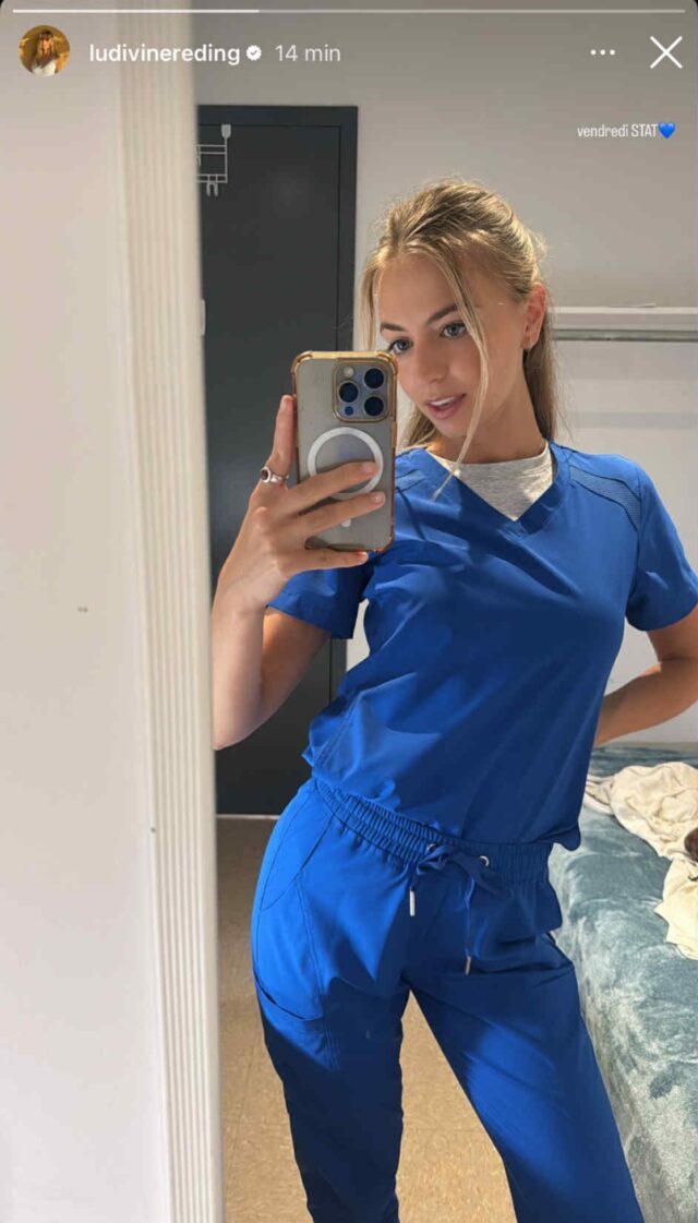 Ludivine Reding de STAT fait réagir dans son look d'été très léger ...