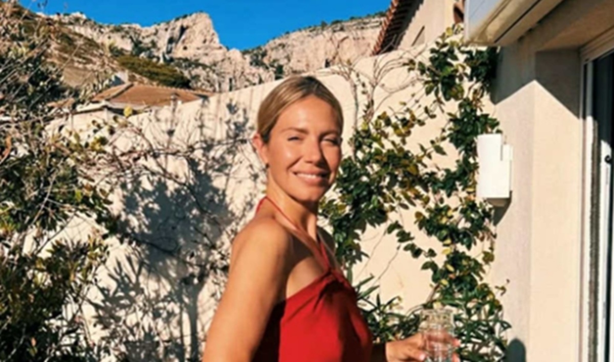 Magalie Lépine-Blondeau fait réagir avec sa longue robe rouge en ...