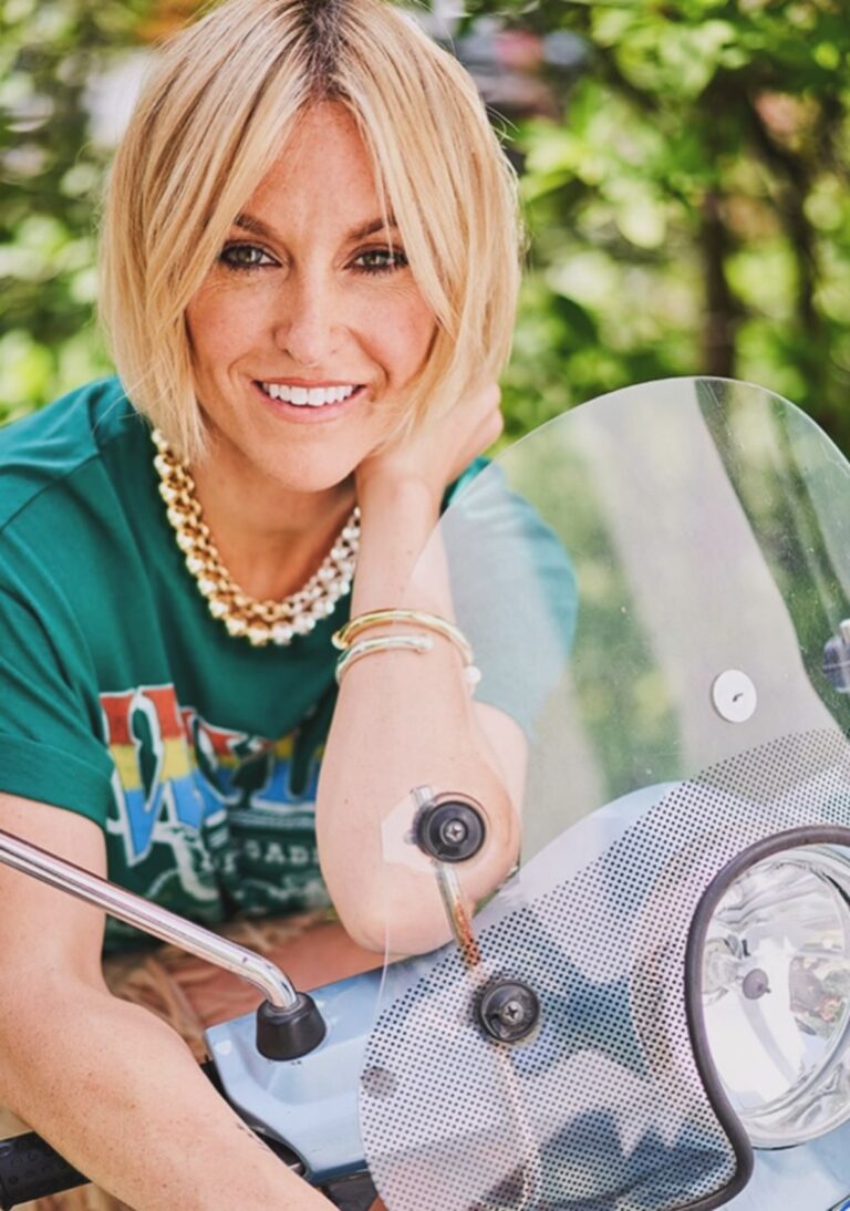 Émily Bégin publie des photos de son look pour un magazine et ça fait ...