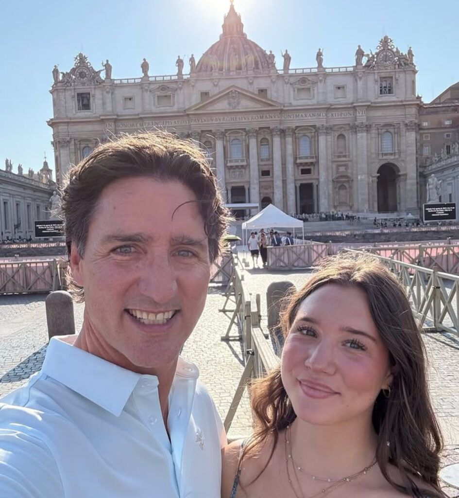 Le fils de Justin Trudeau présente sa nouvelle blonde et elle est ...