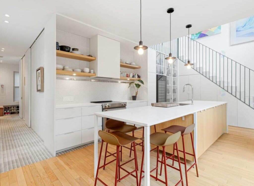 L'animatrice Valérie Roberts et son chum connu mettent en vente leur ...