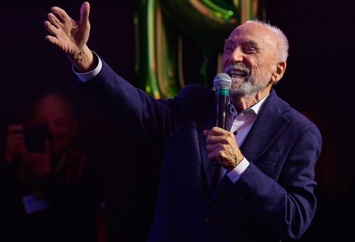 Âgé de 90 ans, Yvon Deschamps fera son retour à la télé pour une raison ...