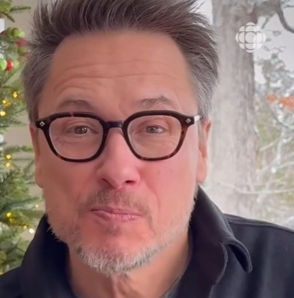 Julie Perreault filme son chum Stéphane Rousseau pour une raison ...