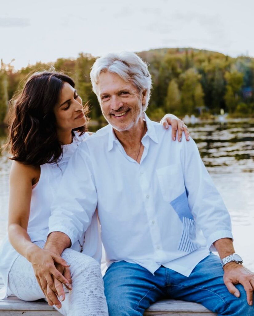 Claude Meunier pose sur une photo de couple avec sa blonde connue ...