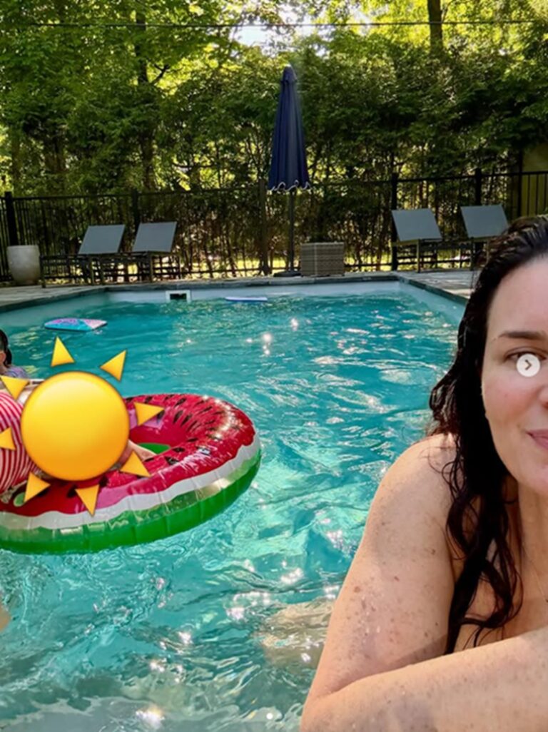 Marie-Eve Janvier pose en maillot dans sa piscine - Vedette Québec